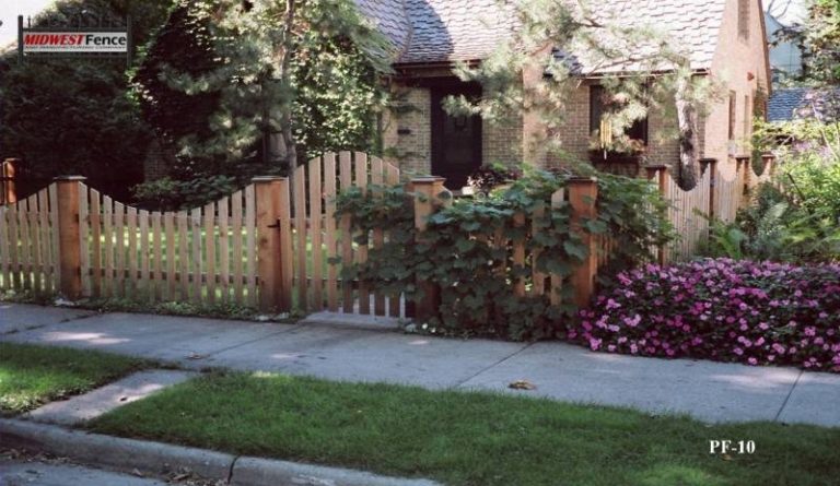 Flat Top Wood Picket Fences - Midwest Fence